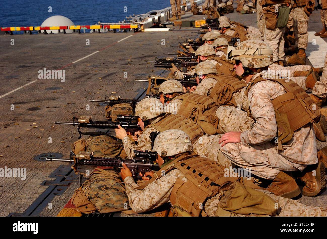 Marines, rifle training, USS Bonhomme Richard (LHD 6 Stock Photo - Alamy