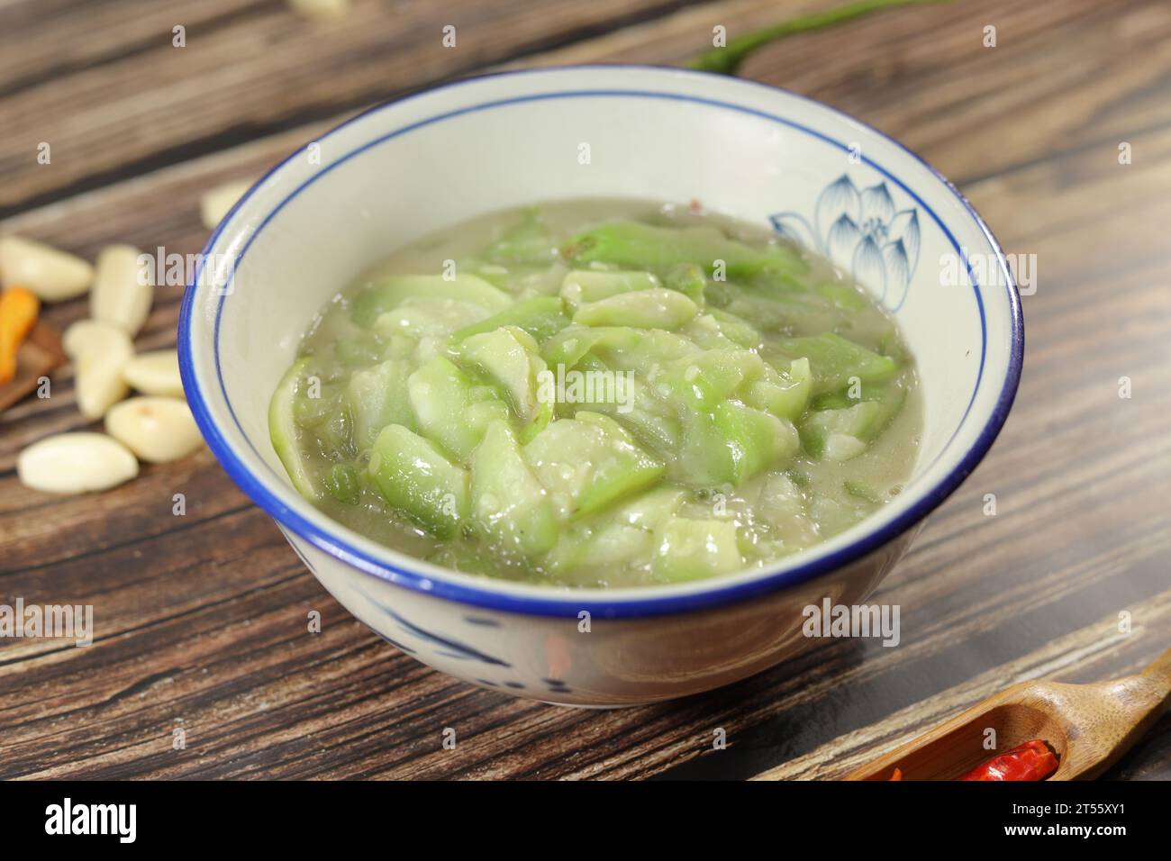 A plate of light and fresh Chinese home cooking, stir-fried loofah ...