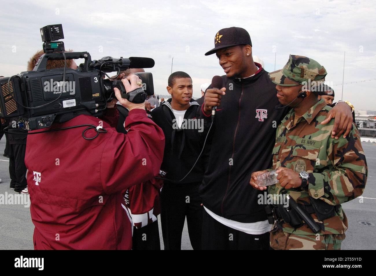 Martellus Bennet, USS Bonhomme Richard (LHD 6 Stock Photo - Alamy