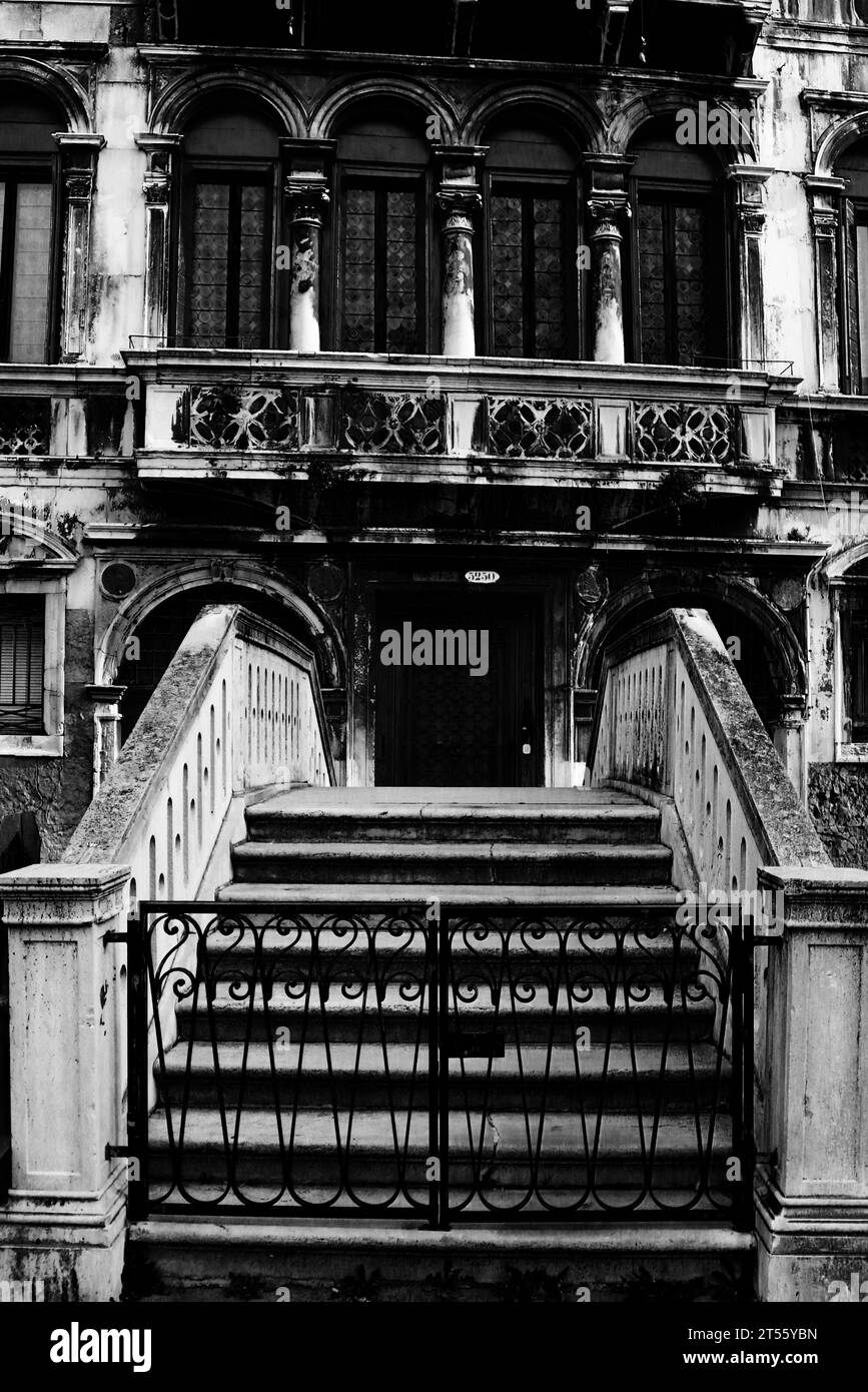 Bridge to house in Venice Stock Photo - Alamy