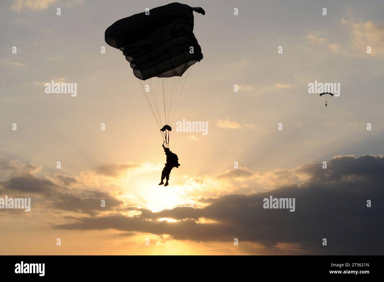 military free fall, Parachute, Special warfare combatant-craft crewmen ...