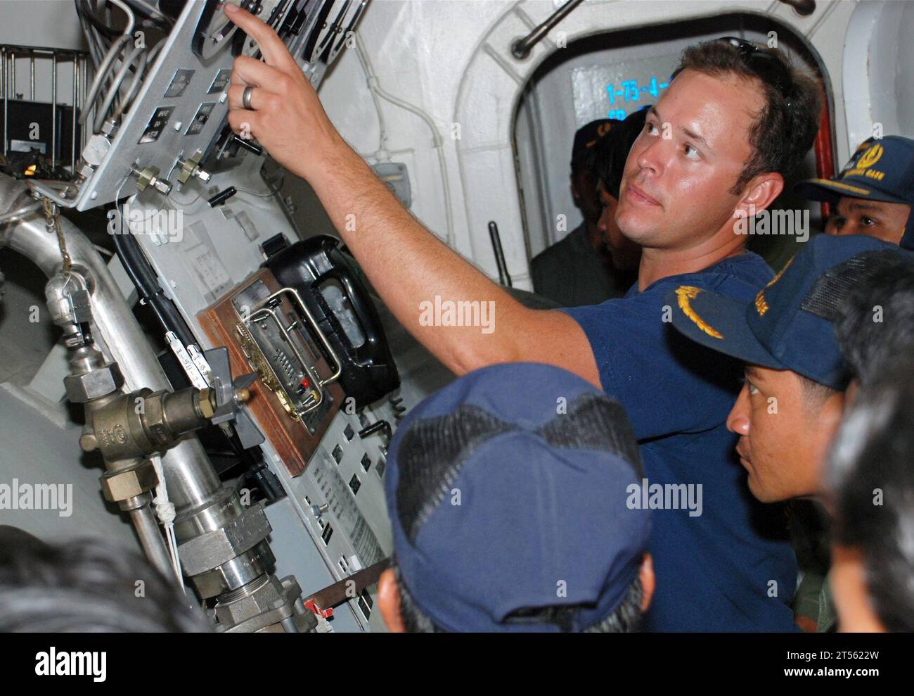 Military Sealift Command rescue and salvage ship USNS Safeguard (T-ARS ...