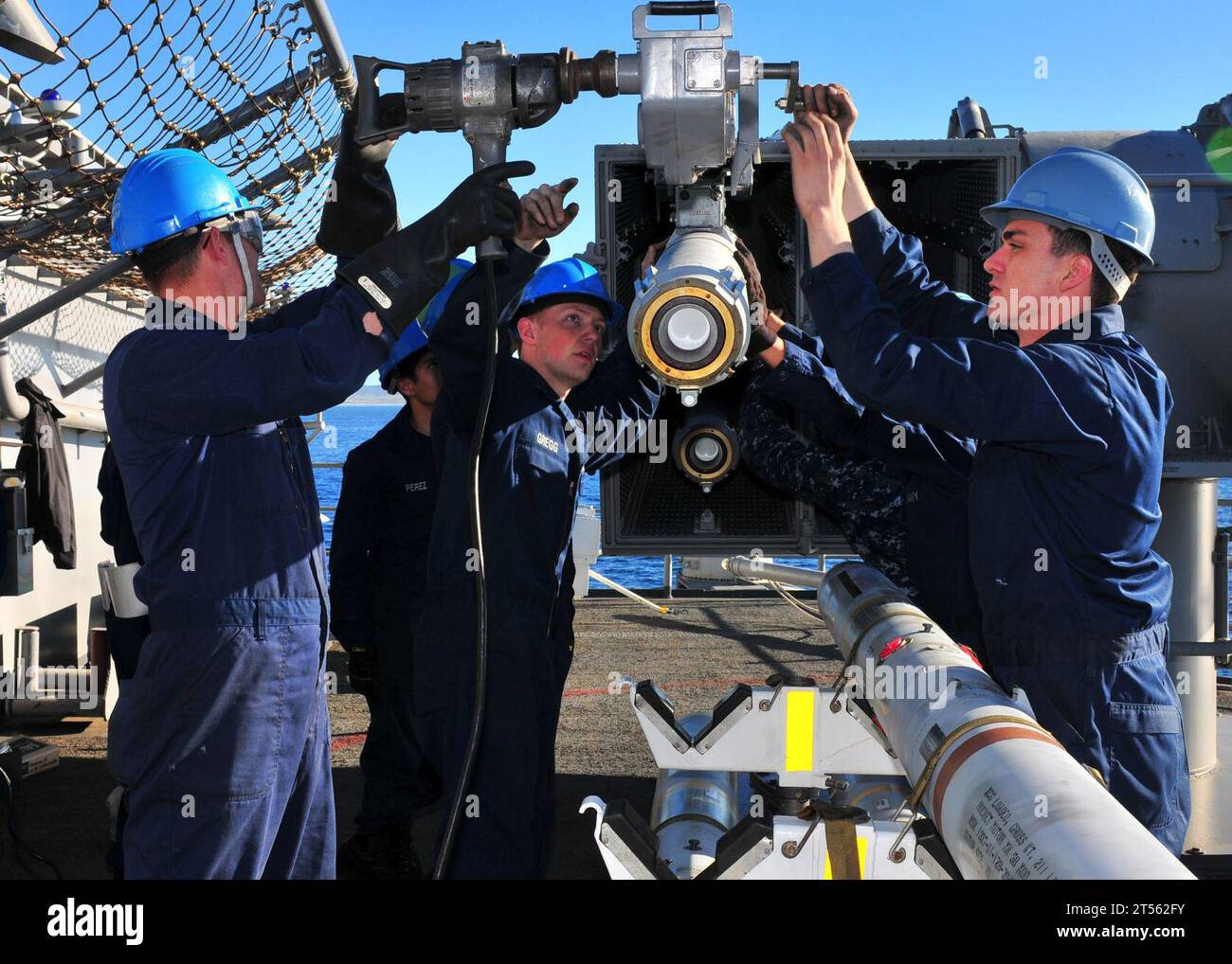 Missile, RIM-7P Sea Sparrow, Sailor, U.S. Navy, USS Boxer (LHD 4 ...