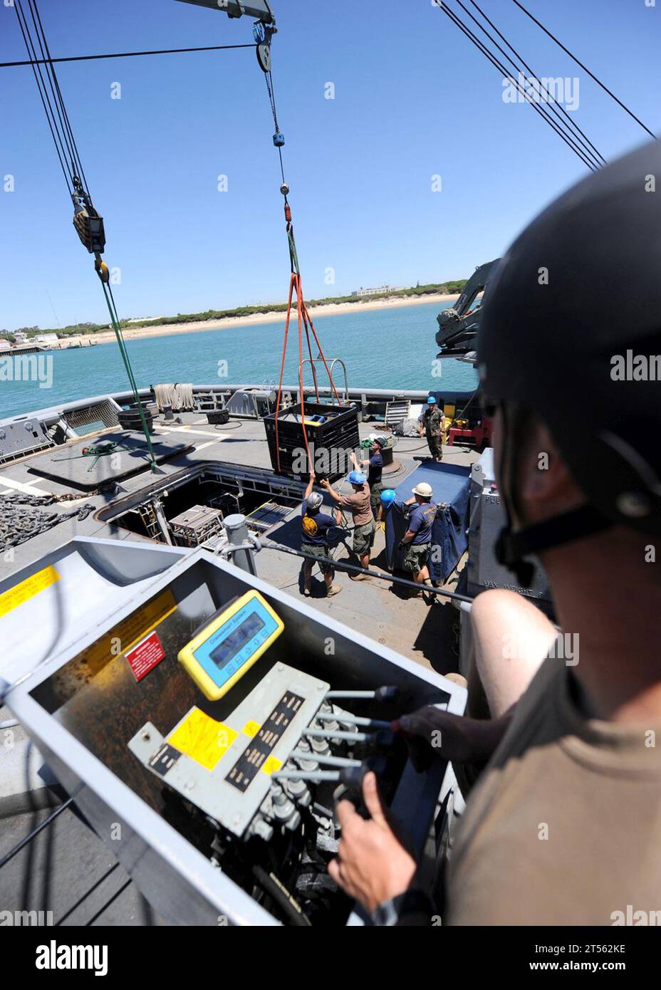 Mobile Diving and Salvage Unit TWO, U.S. navy , USNS Grasp T-ARS 51 ...