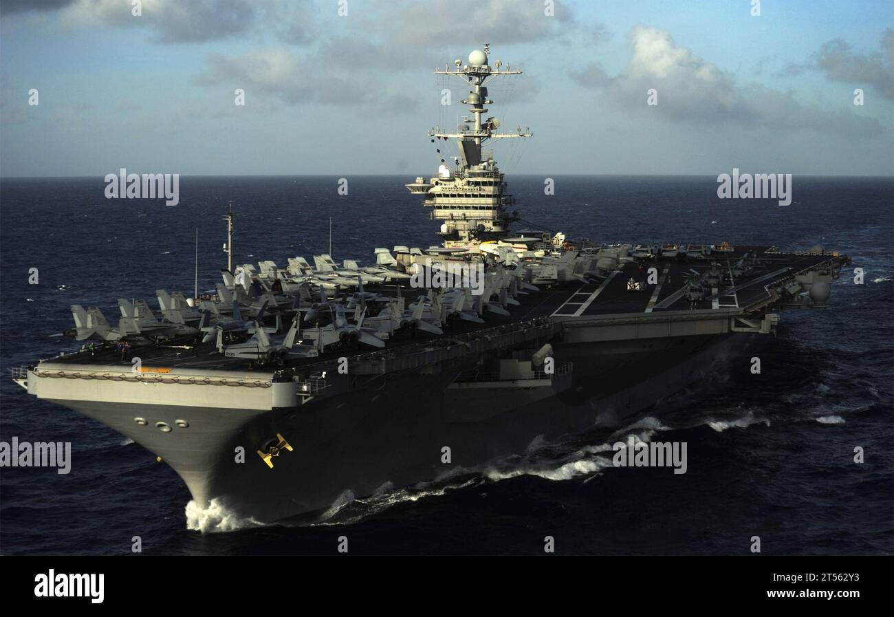 msc, Pacific Ocean, replenshishment at sea, T-AOE 7), USNS Rainier, USS ...