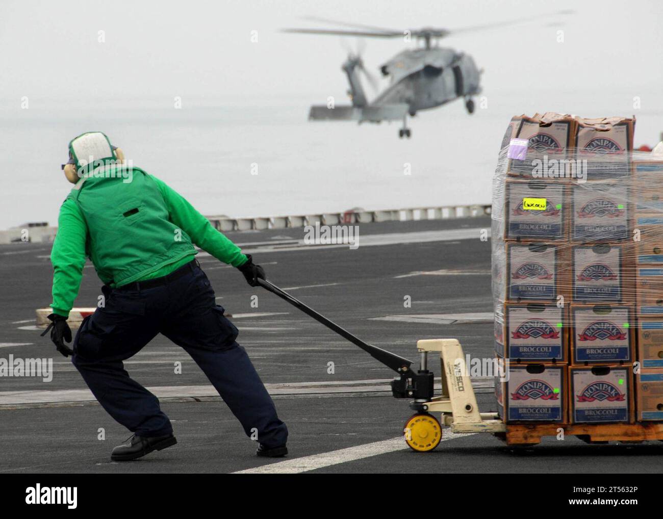 msc, UNREP, USS Abraham Lincoln (CVN 72), vertrep Stock Photo - Alamy