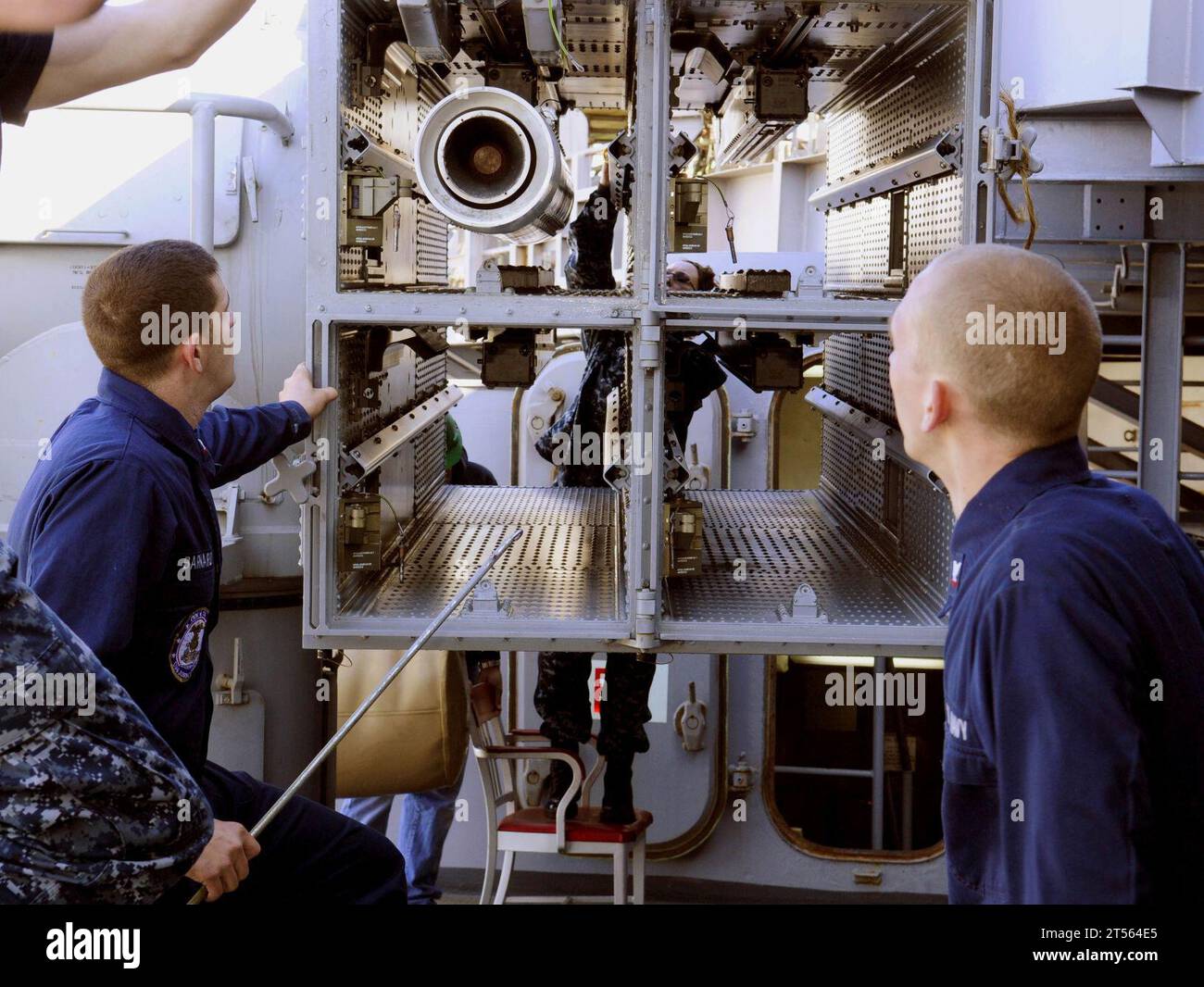 Nato sea sparrow surface missile system hi-res stock photography and ...