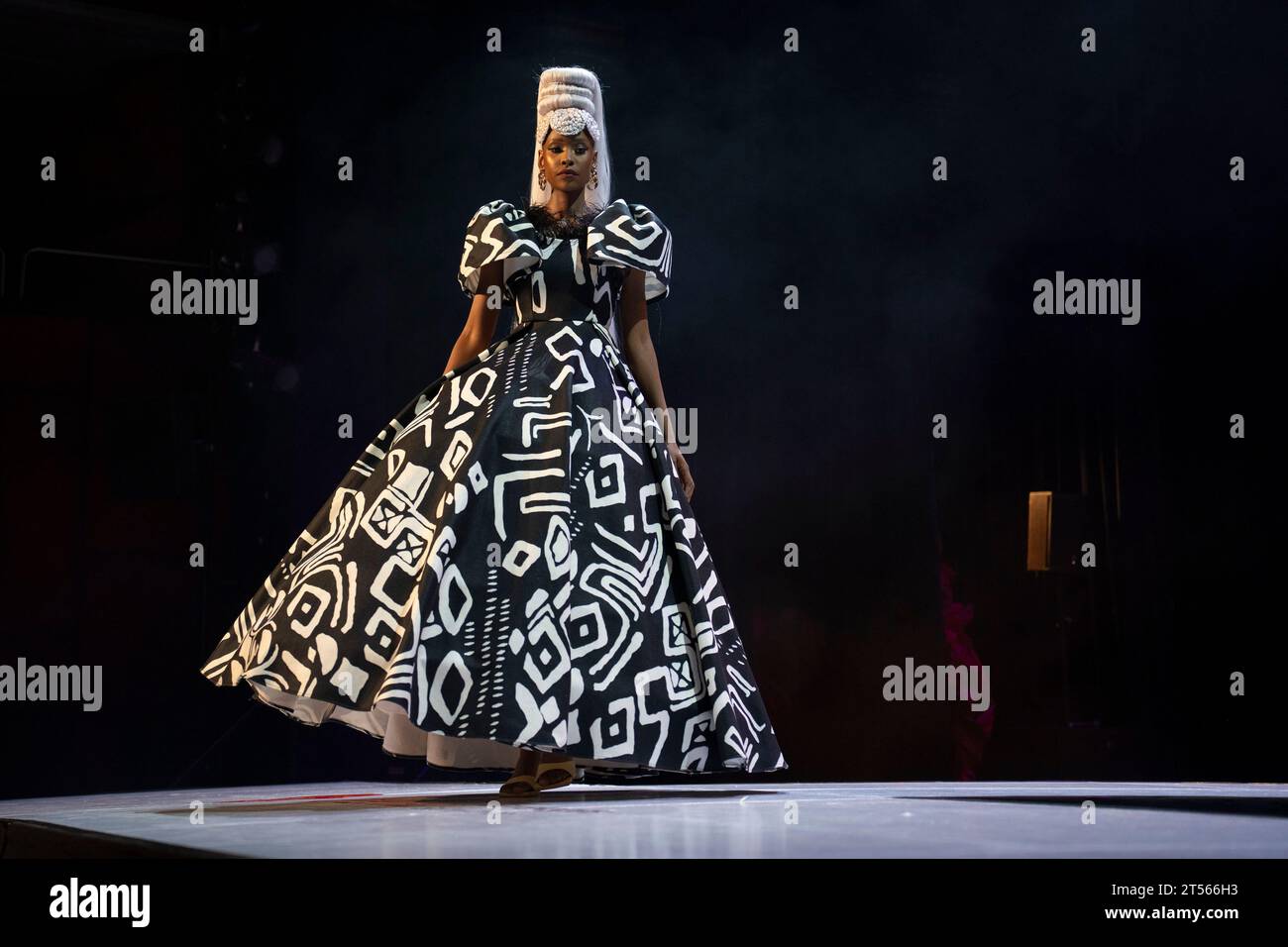 Model presents creation africa fashion hi-res stock photography and ...