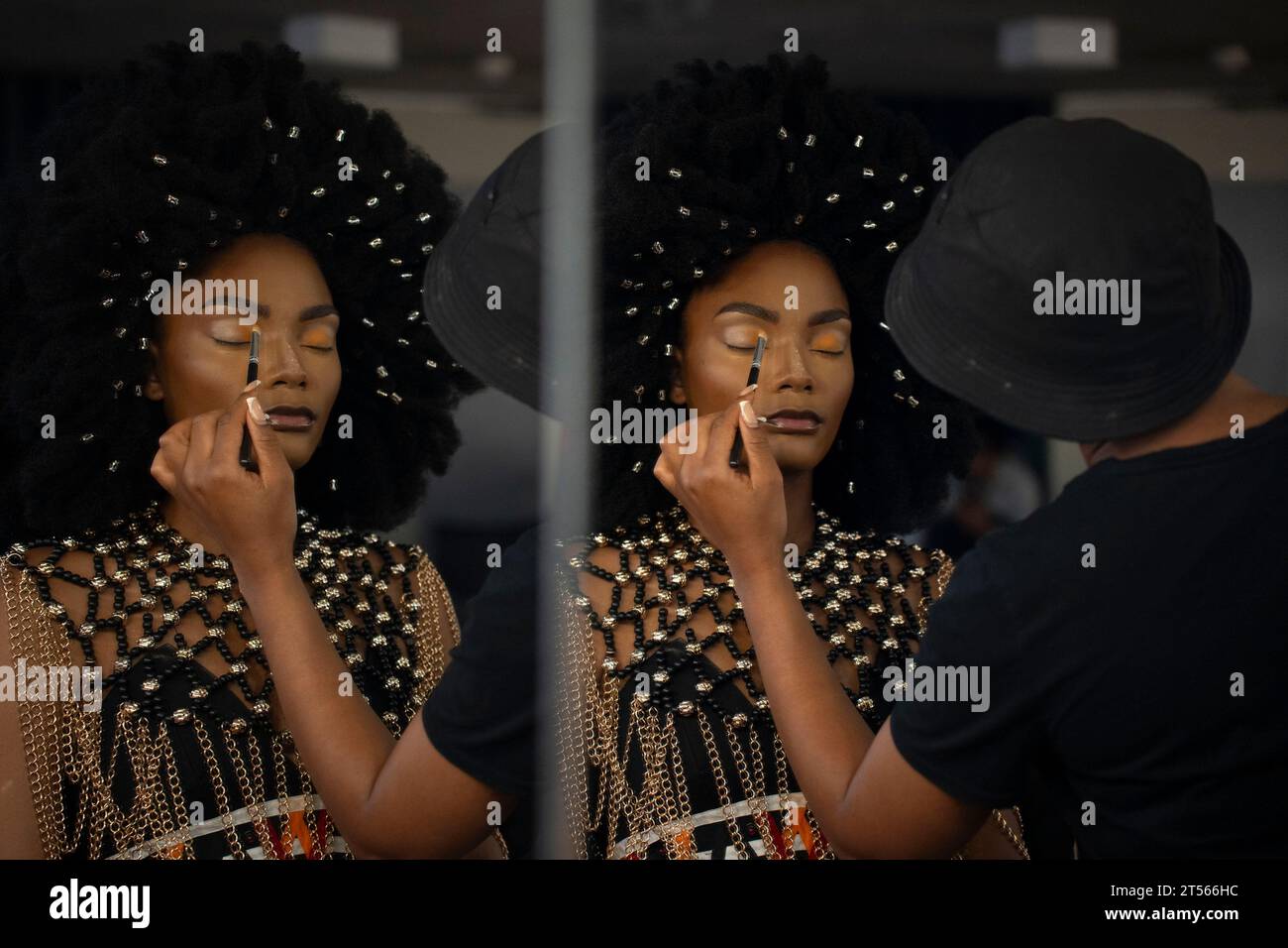 Johannesburg, South Africa. 2nd Nov, 2023. A model is seen preparing ...