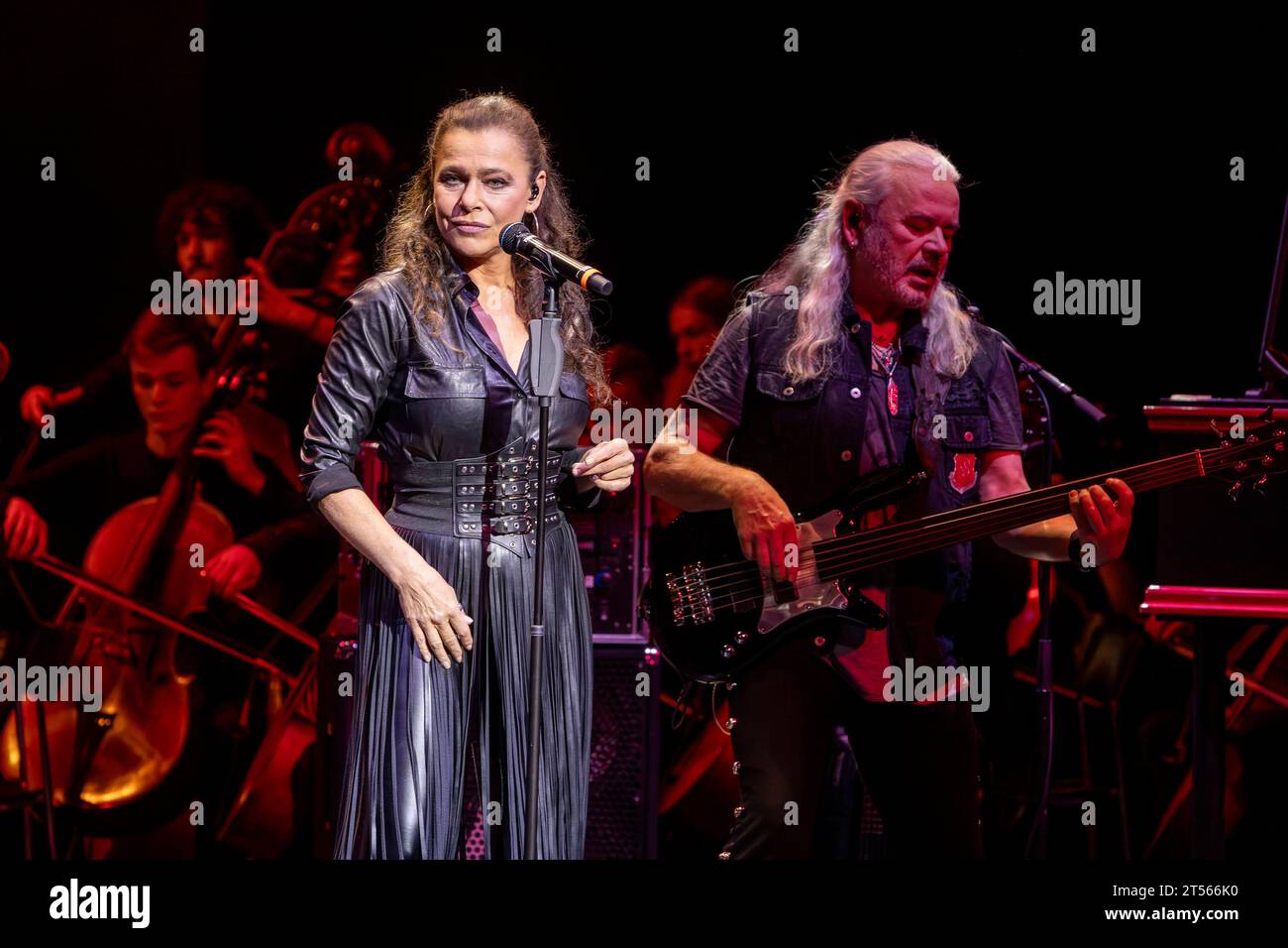 Rockband Silly mit Sängerin Julia Neigel live bei der 15.HOPE Gala im ...