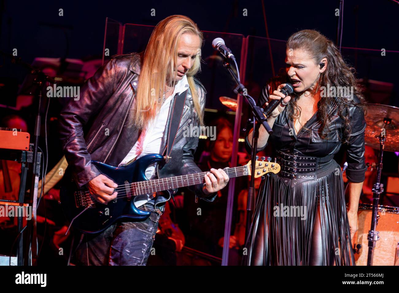 Rockband Silly mit Sängerin Julia Neigel live bei der 15.HOPE Gala im ...