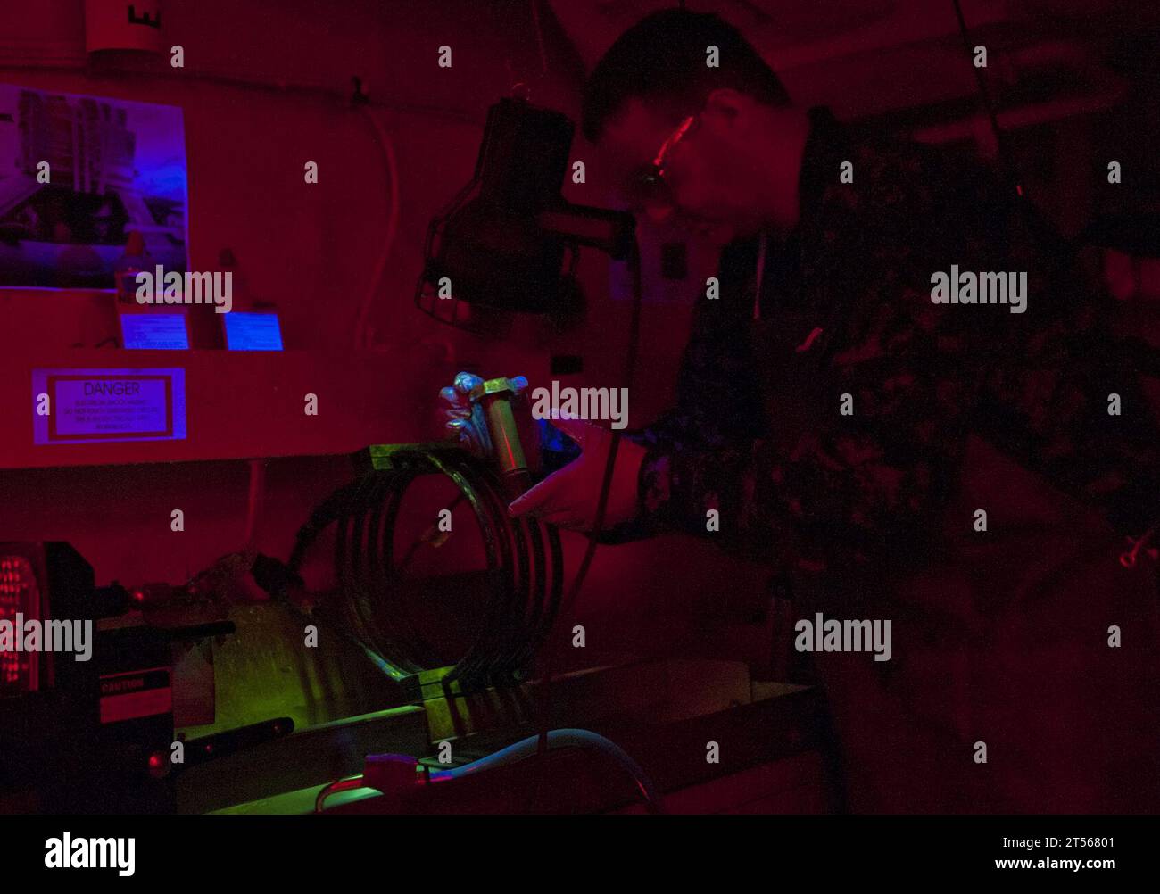 NDI, non-destructive inspection, Pacific Ocean, USS Carl Vinson (CVN 70 ...