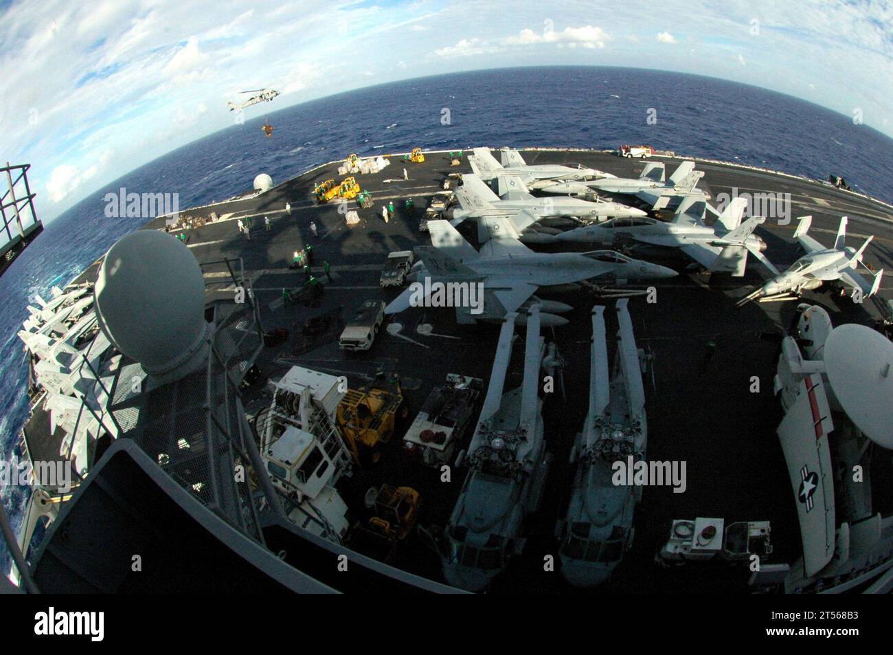 Nimitz-Class aircraft carrier USS Ronald Reagan (CVN-76), Pacific Ocean ...