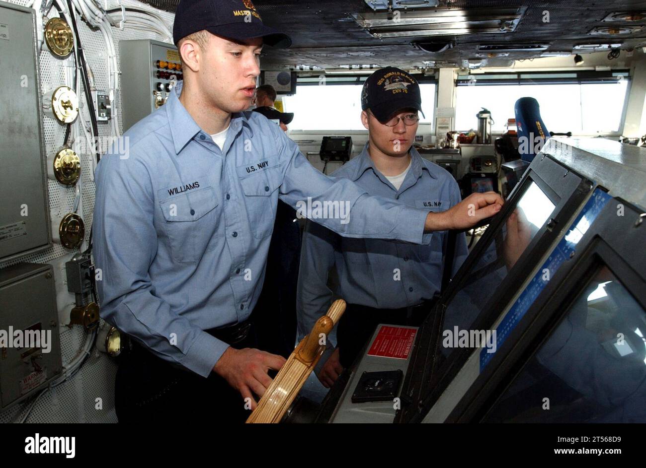 Nimitz-Class aircraft carrier USS Ronald Reagan (CVN-76), Pacific Ocean ...