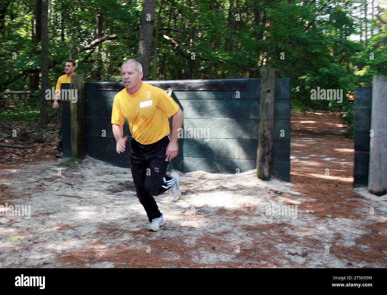 obstacle course, officer, pt shirt, training Stock Photo - Alamy