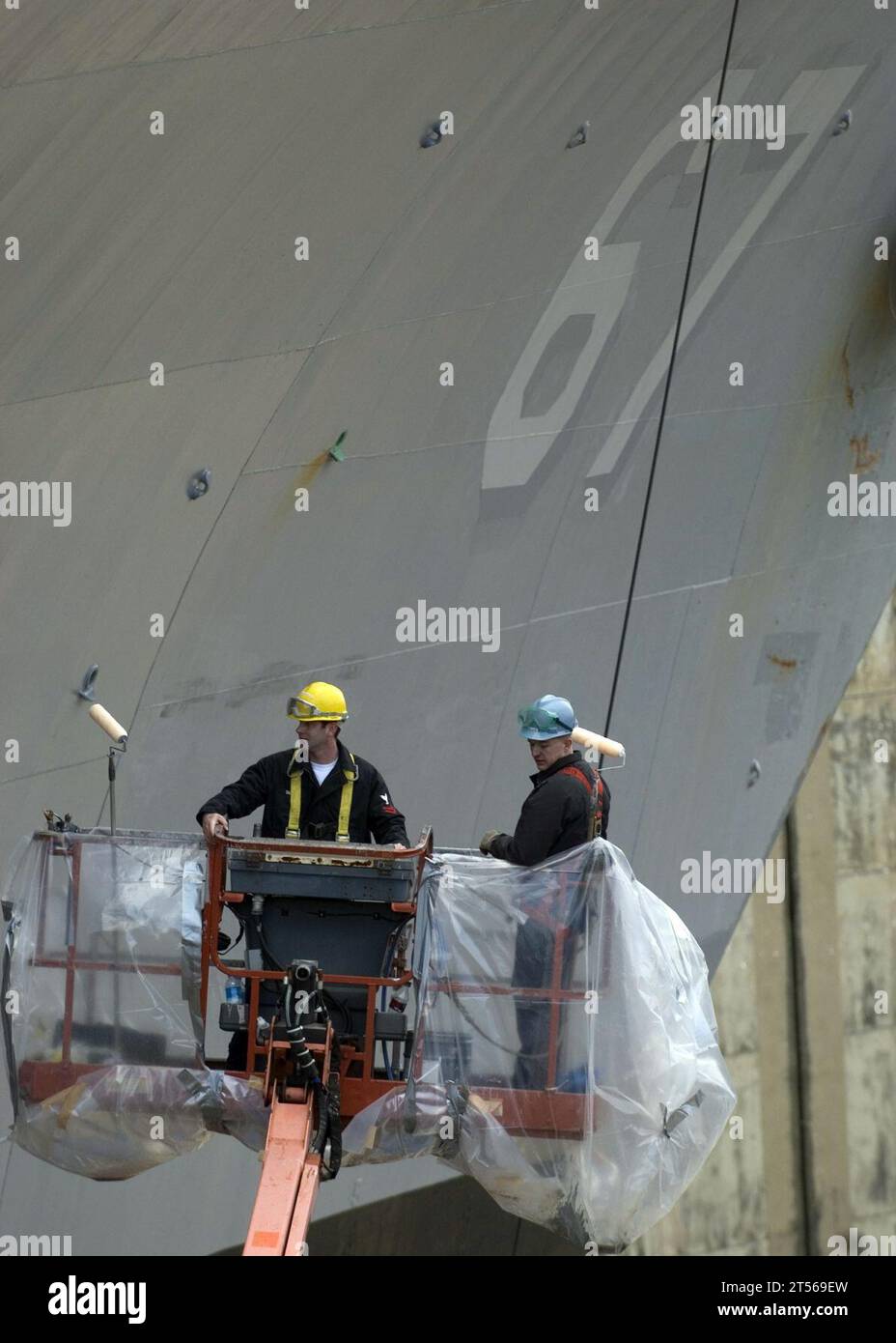 OVERHAUL, PORT FACILITY, repairs, shore facility Stock Photo - Alamy