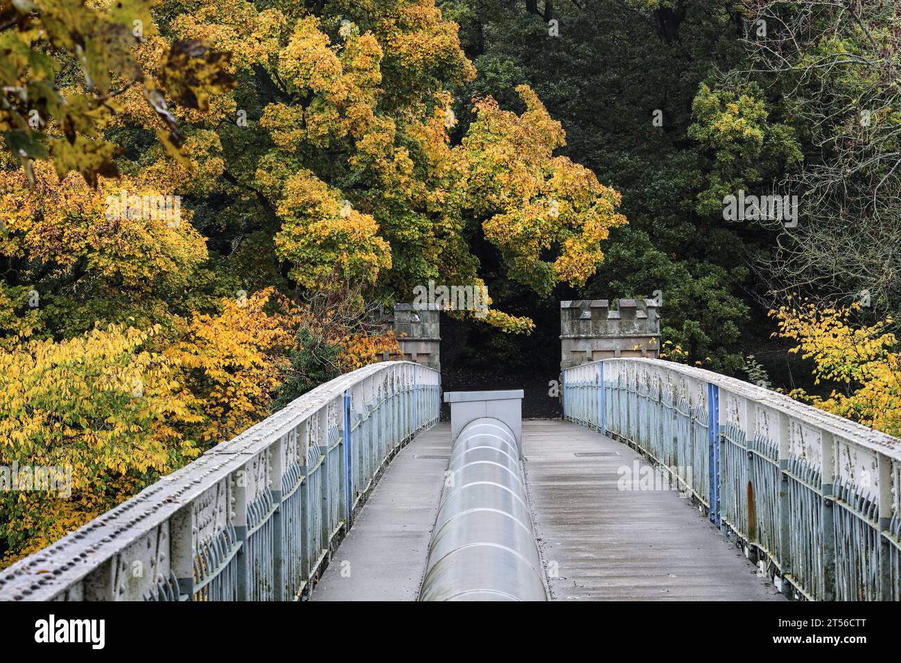 The silver bridge hi-res stock photography and images - Alamy