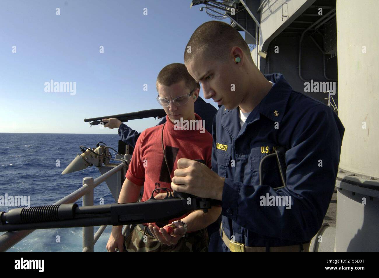 people, USS Nimitz (CVN 68), weapons Stock Photo - Alamy