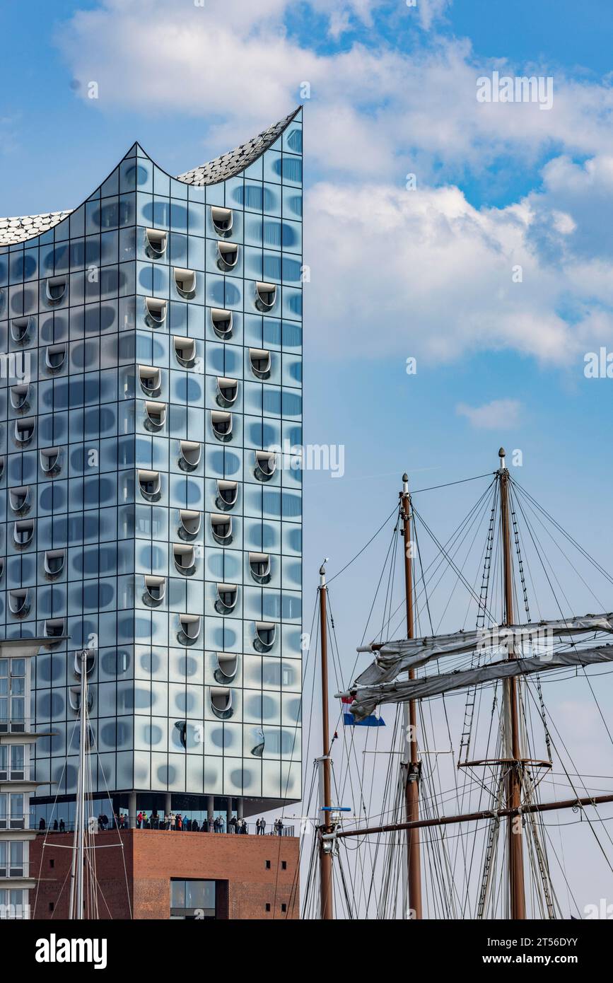 Mast of a sailing ship in front of the facade of the Elbe Philharmonic ...