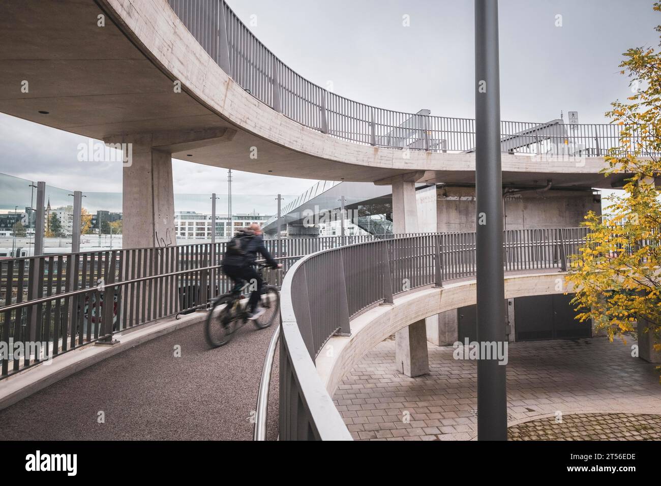 Pedestrian and cycle bridge hi-res stock photography and images - Alamy