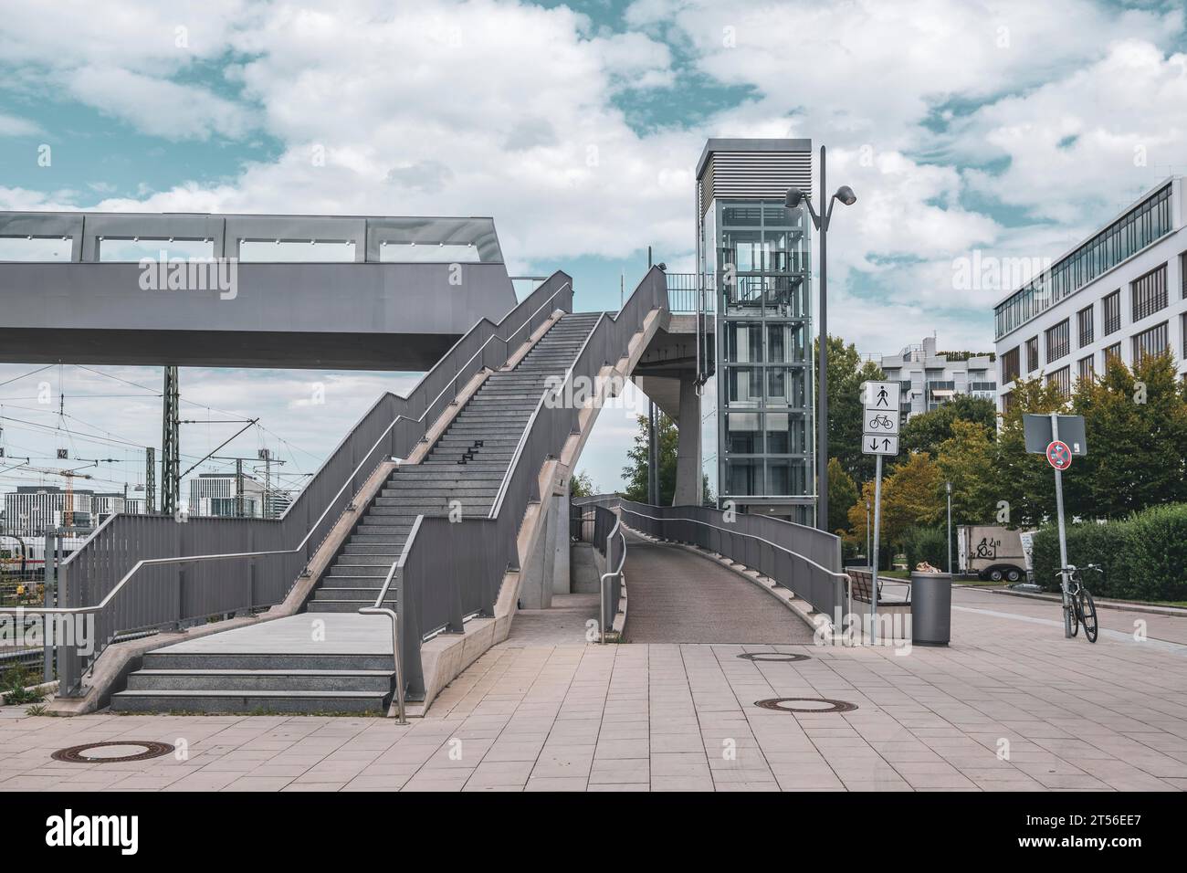 Arnulfsteg, pedestrian and cycle traffic between Donnersbergerbruecke ...