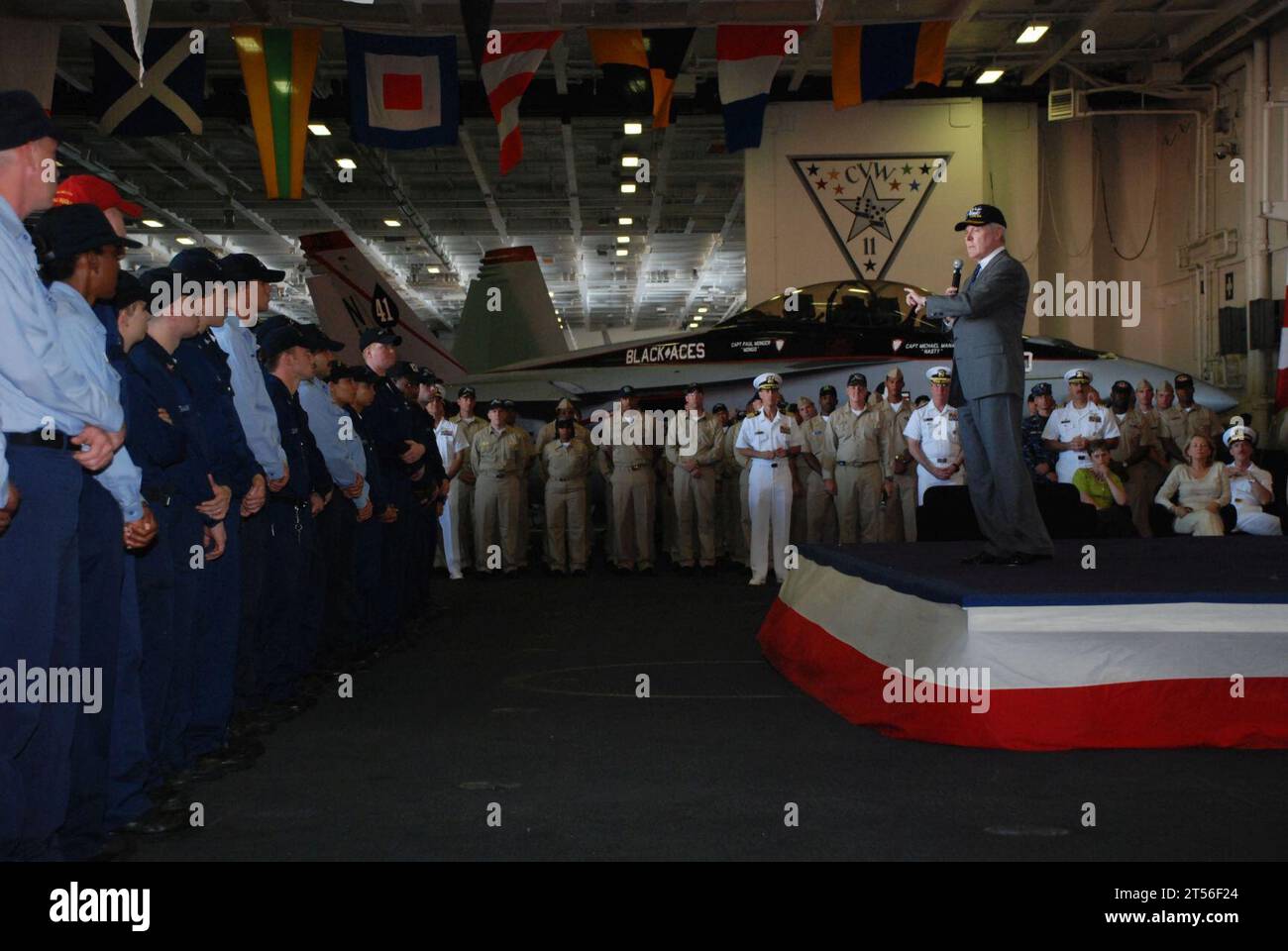 Ray Mabus, secnav, USS Nimitz (CVN 68 Stock Photo - Alamy