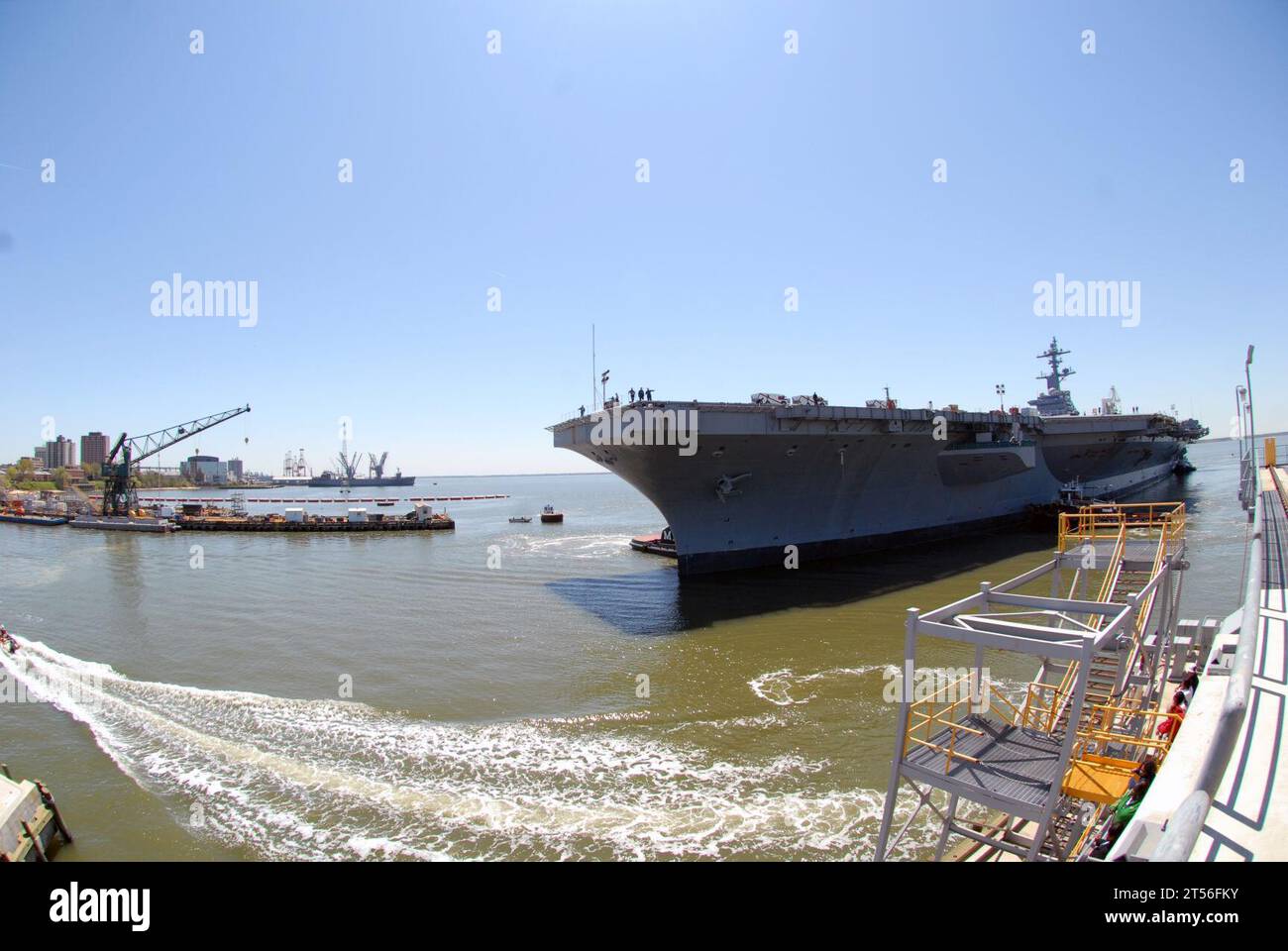 Refueling Complex Overhaul (RCOH), USS Carl Vinson (CVN 70 Stock Photo ...