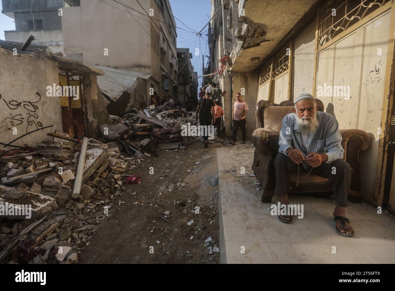Khan Yunis, Palestinian Territories. 03rd Nov, 2023. Palestinians ...