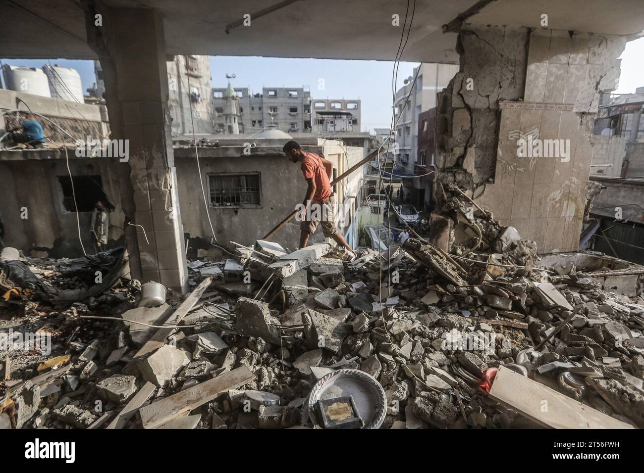 Khan Yunis, Palestinian Territories. 03rd Nov, 2023. A Palestinian man ...