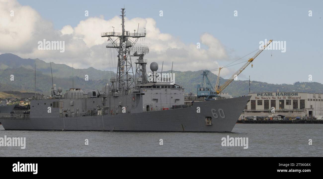 Uss rodney davis ffg 60 hi-res stock photography and images - Alamy
