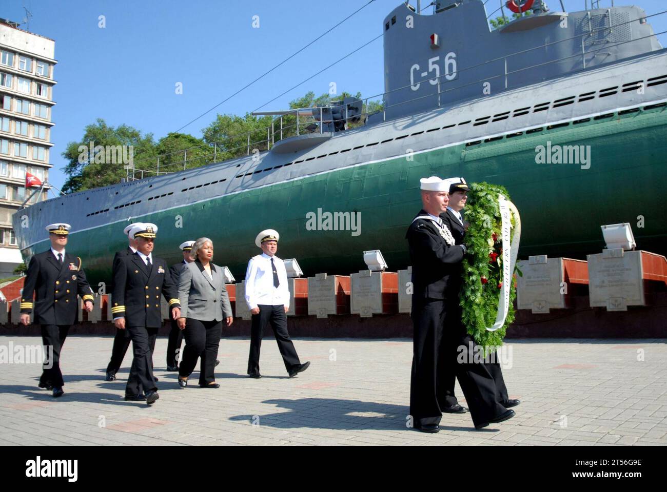 Russia, Sailors, U.S. Navy, USS Ford (FFG 54), vladivostok Stock Photo ...
