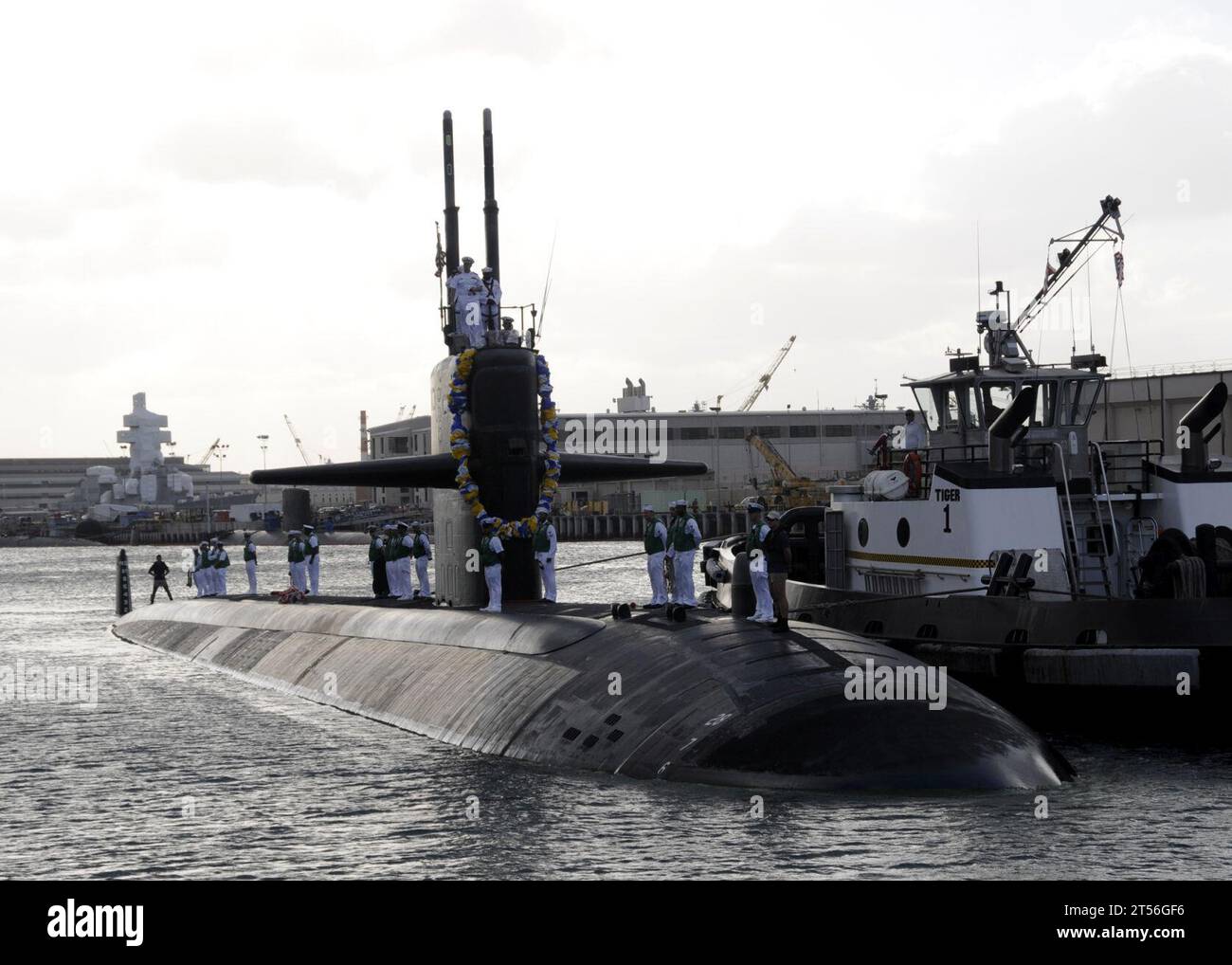 Sailor, Submarine, U.S. Navy, USS Louisville (SSN 724 Stock Photo - Alamy