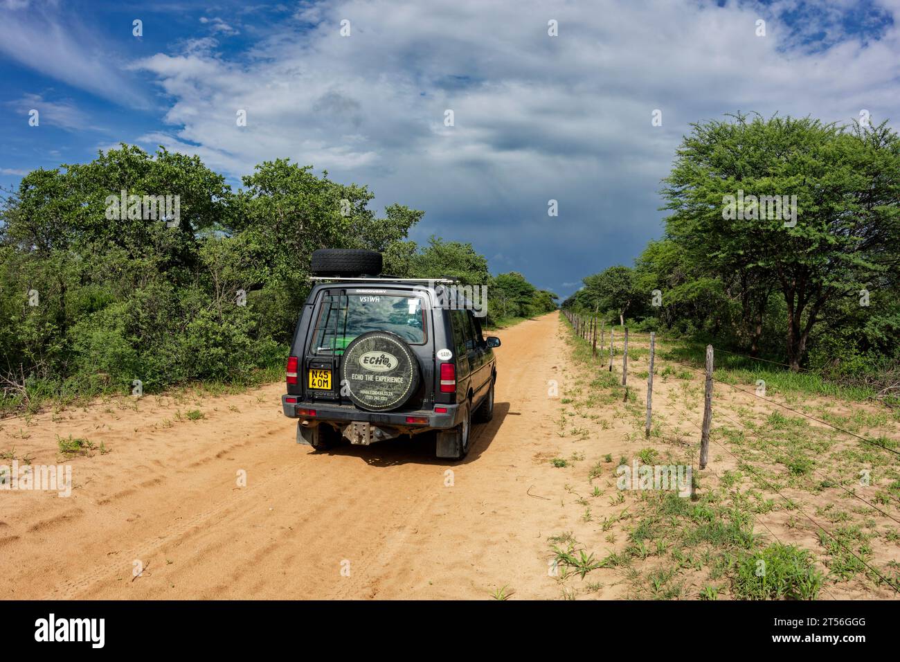 Four-wheel drive car (Land Rover) on sand track in northern Kalahari ...