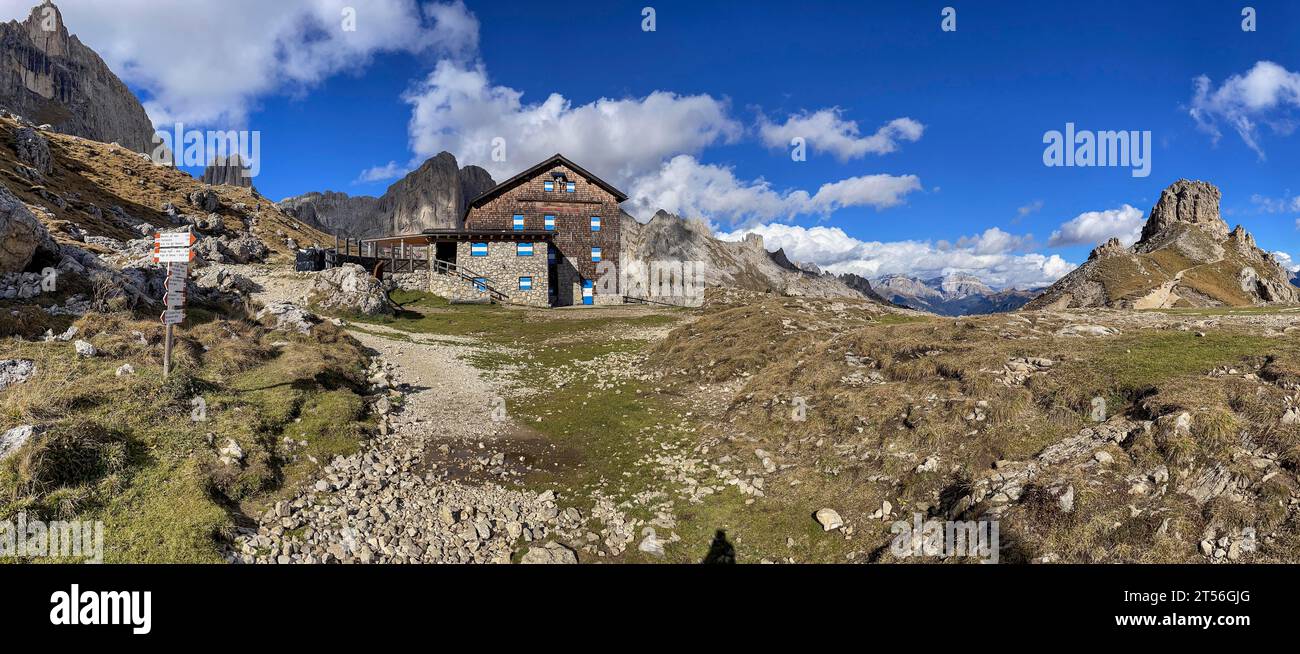 Croda Rossa Hut (Rifugio Roda di Vael), Croda Rossa, Catinaccio Massif ...