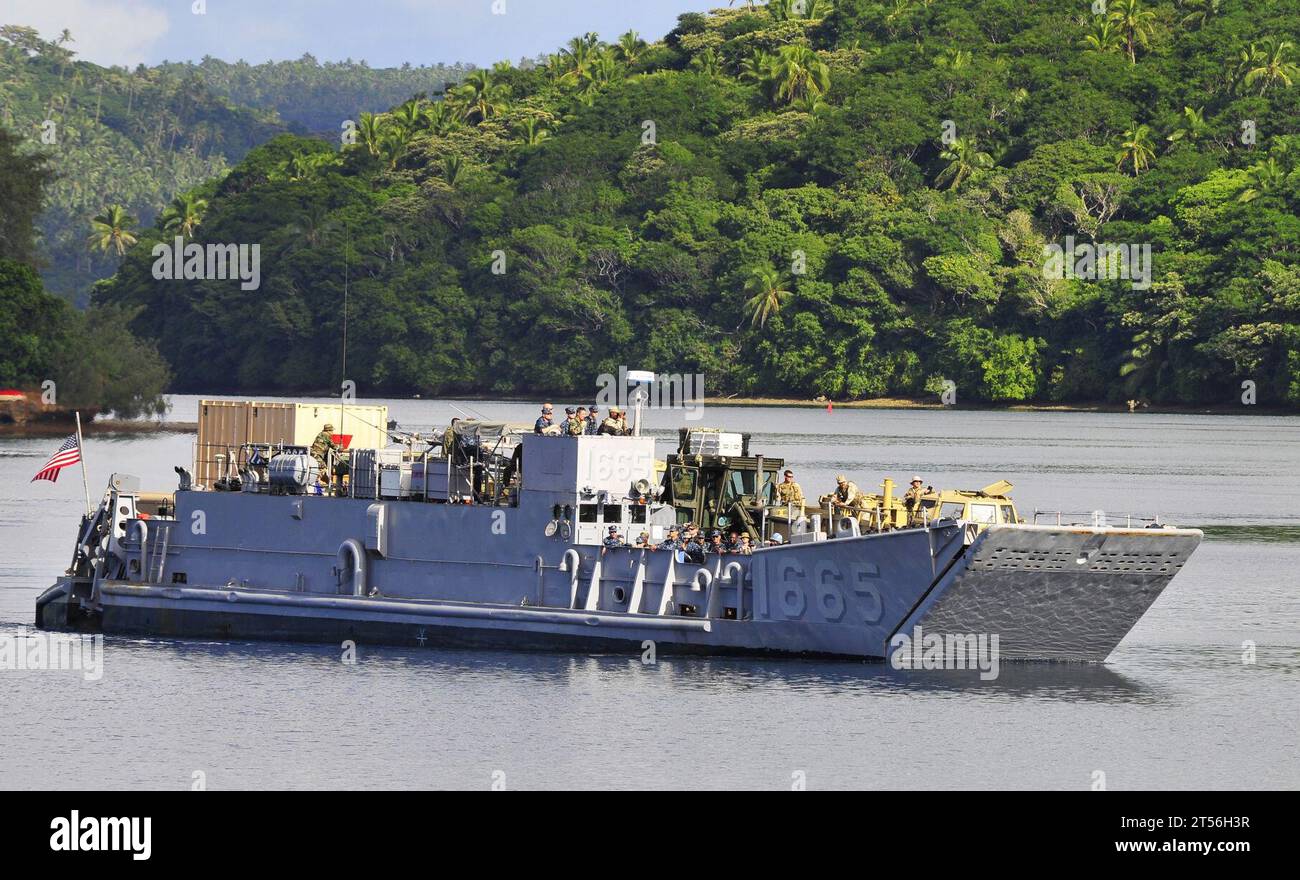 Uss cleveland lpd 7 lcu hi-res stock photography and images - Alamy