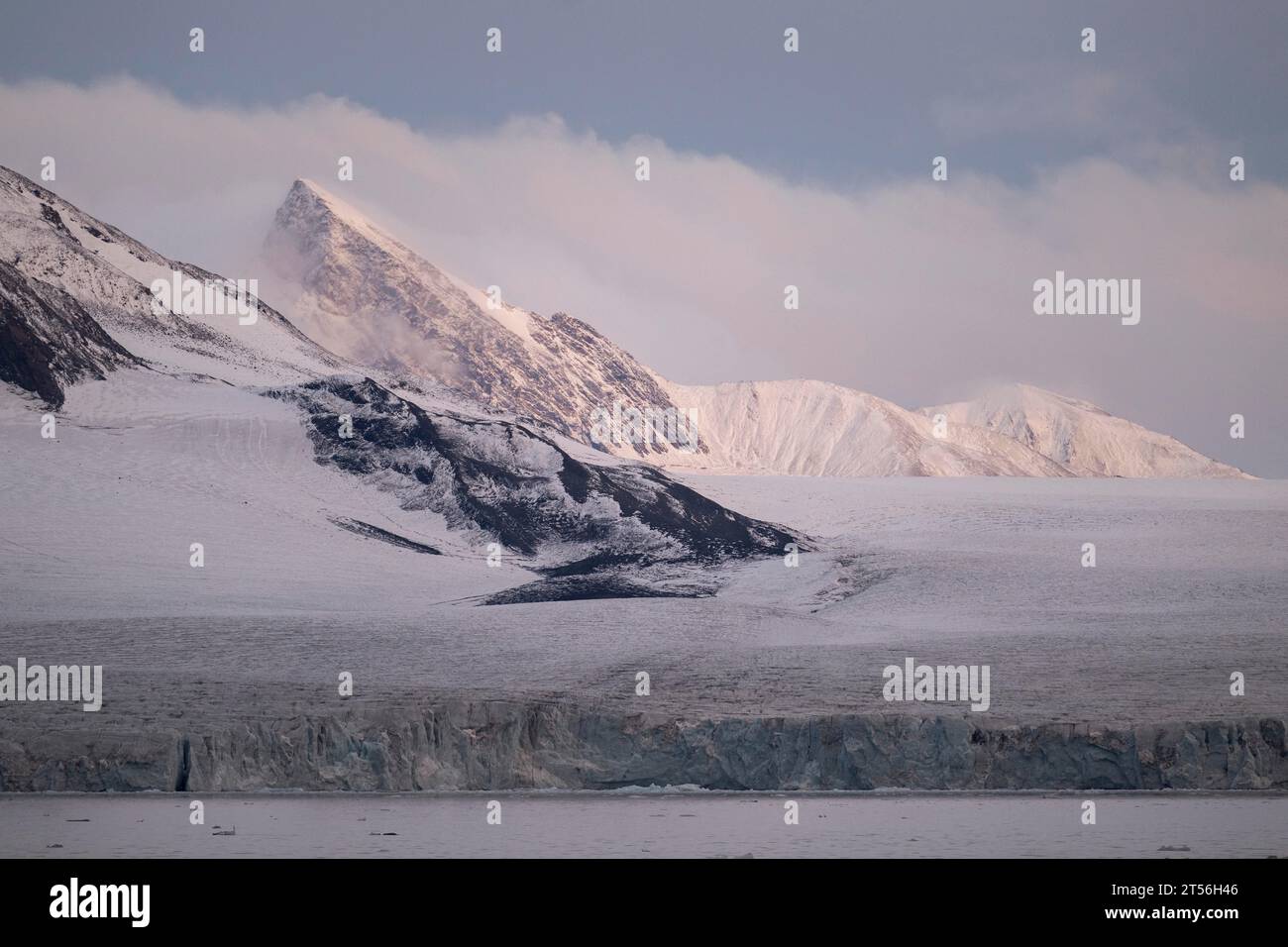 Glaciers and snowy mountains, Hornsund, Spitsbergen, Svalbard, Norway ...