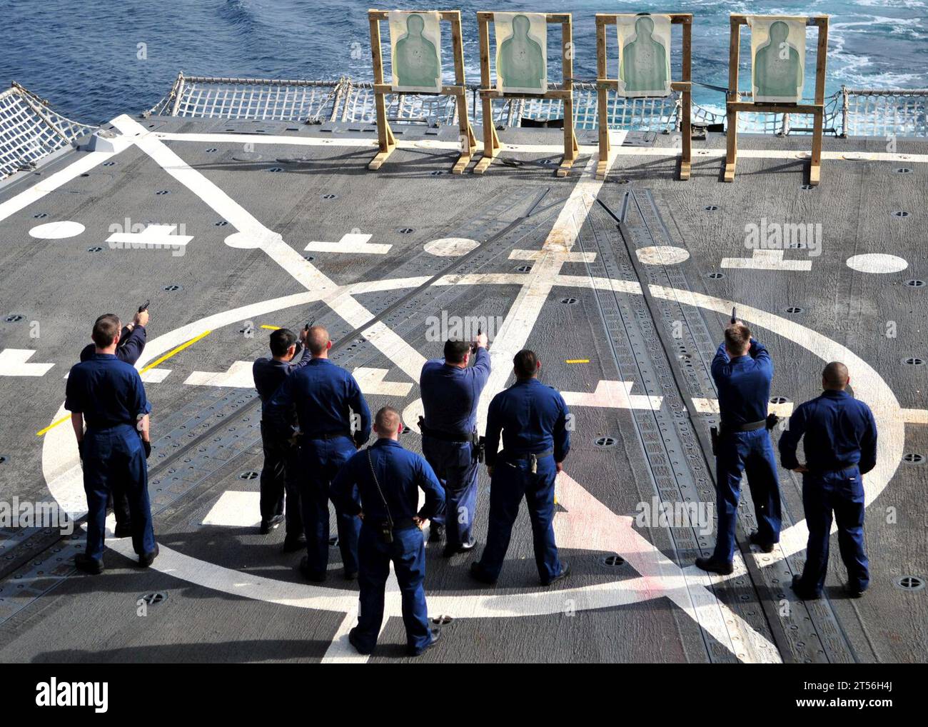 Sailors, training, U.S. Navy, USS Halsey (DDG 97), weapons Stock Photo ...