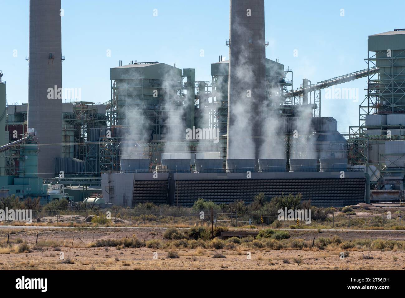 Oil burning desert hi-res stock photography and images - Alamy