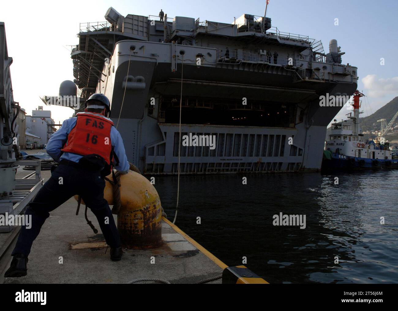 Sasebo, USS Essex (LHD 2) amphibious assualt ship Stock Photo - Alamy