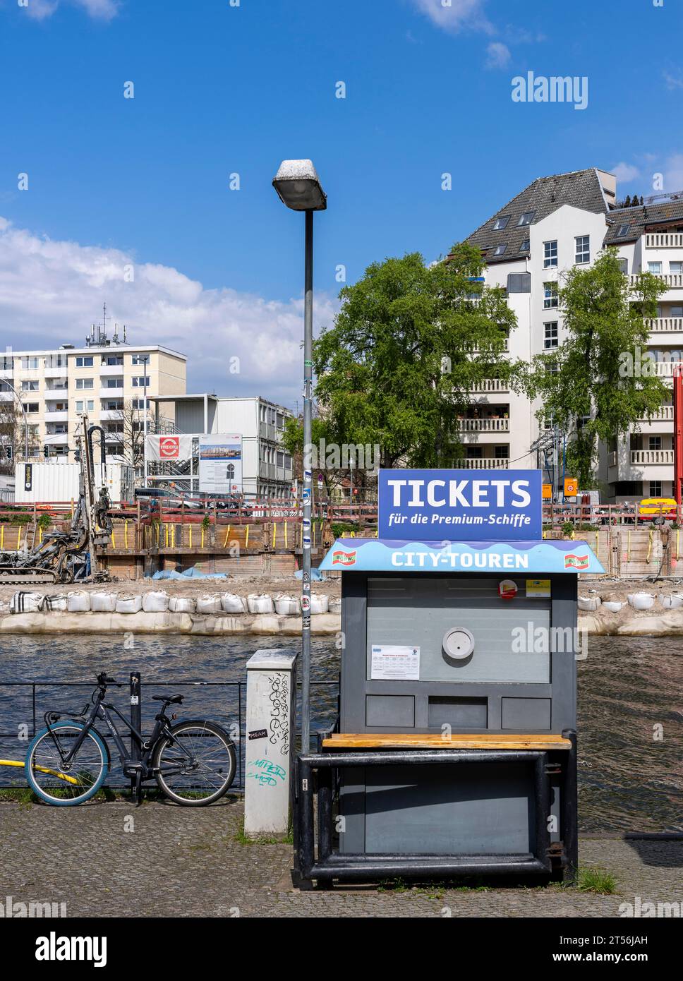 Closed ticket office for the Premium ships, Charlottenburger Ufer ...