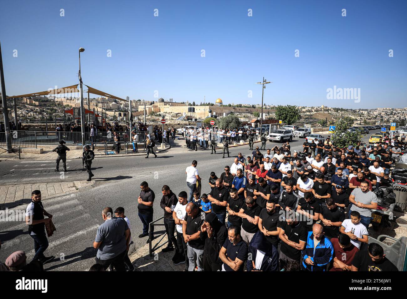 Ras al-Amud, Jerusalem. November 3, 2023. Israeli security stand guard ...