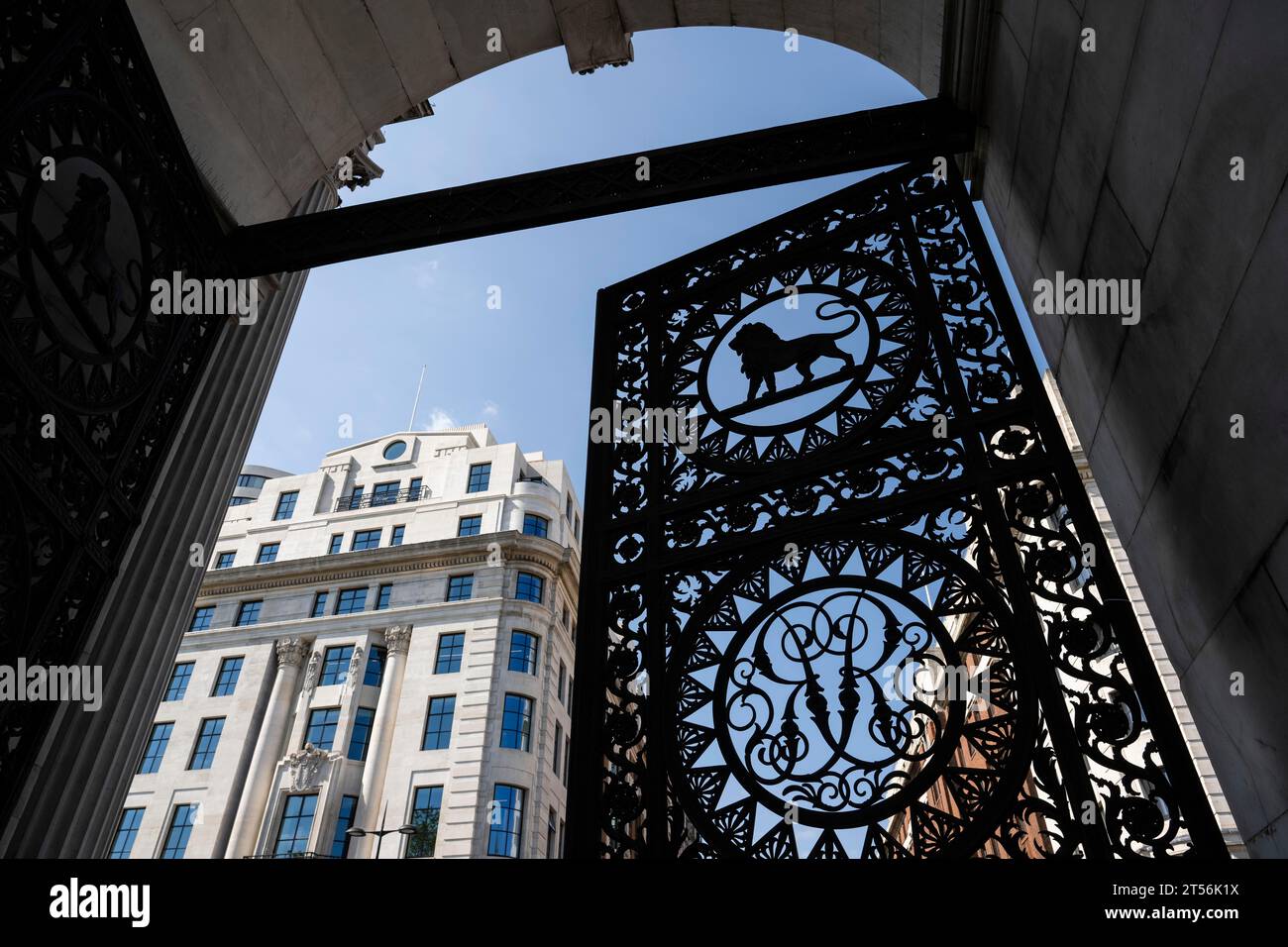 London wrought iron gate hi-res stock photography and images - Alamy
