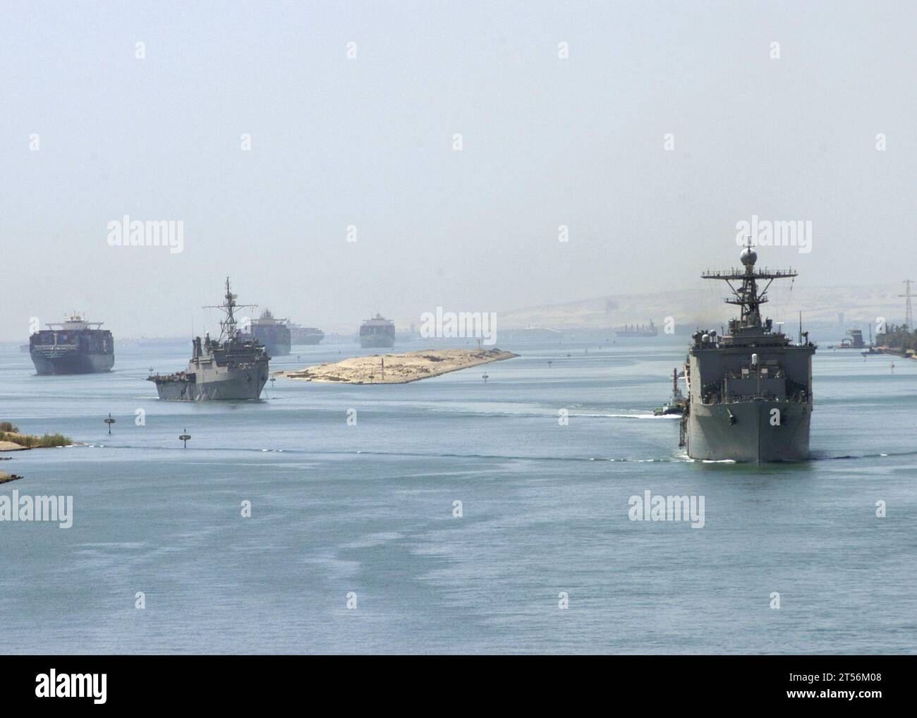 The amphibious dock landing ship USS Oak Hill (LSD 51) and amphibious ...