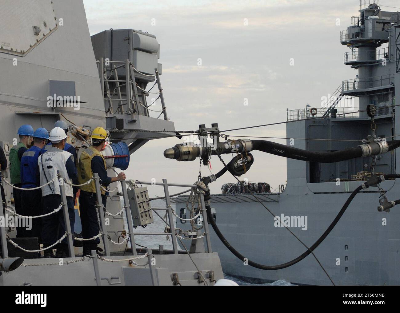 UNREP, USNS Alan Shepard, USS Mustin Stock Photo - Alamy