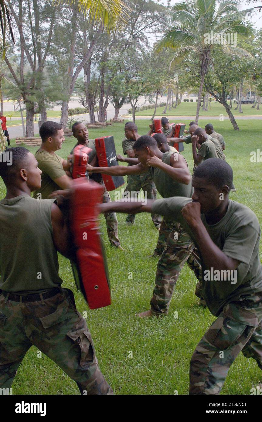 Usmc small unit training hi-res stock photography and images - Alamy