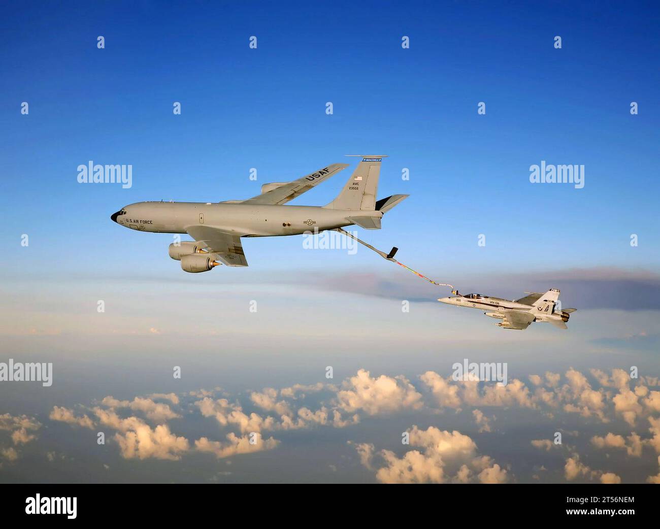 Aircraft countermeasures flare hi-res stock photography and images - Alamy