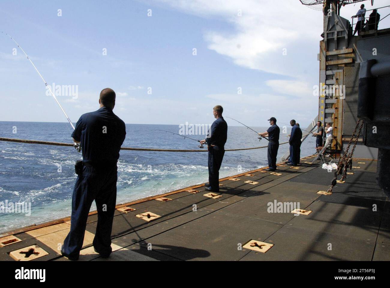 US Navy 0806299409H-634 With the stern gate lowered on the amphibious ...