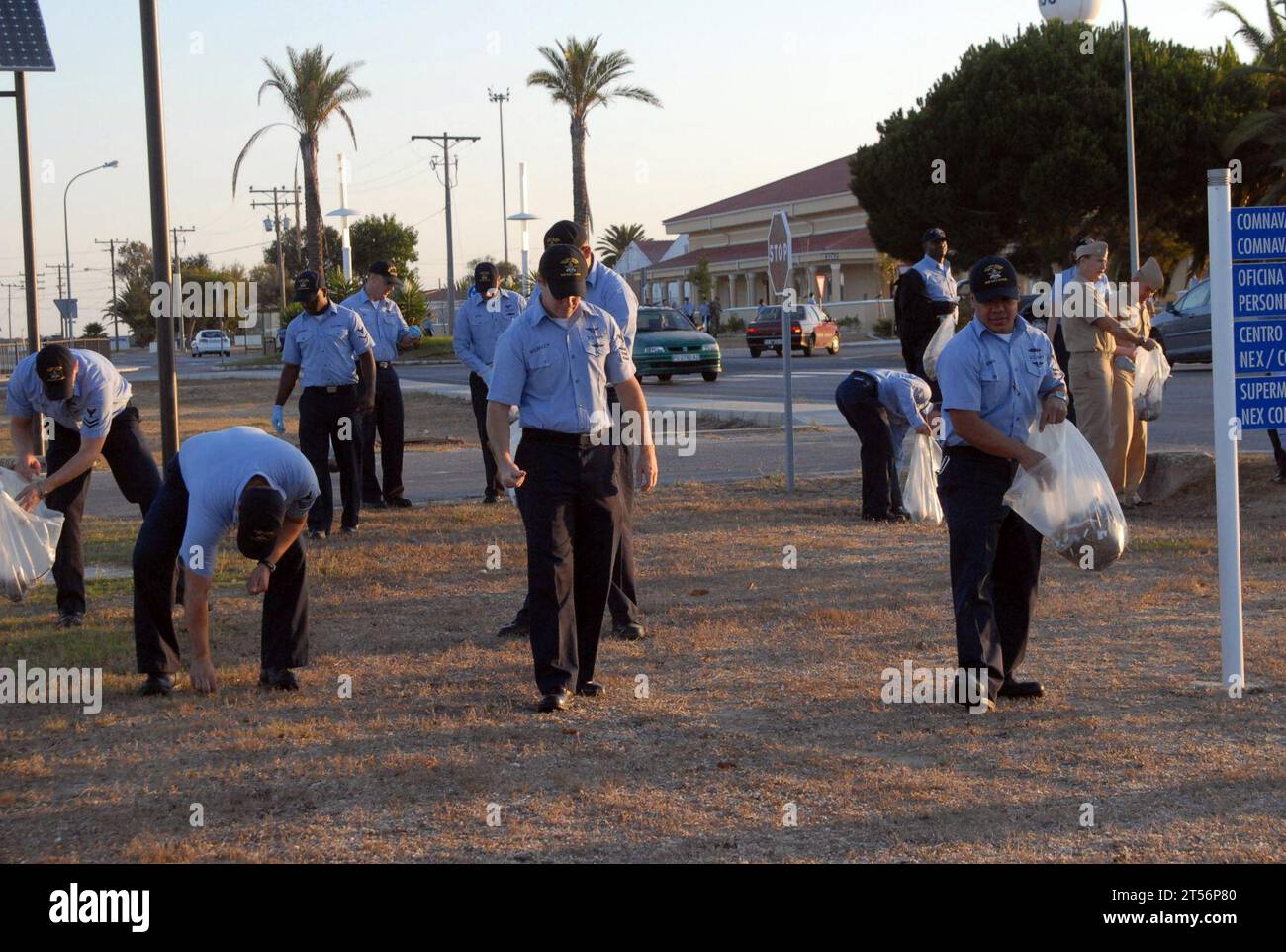 US Navy 0809029550R-072 Sailors from Naval Station (NAVSTA) Rota pick ...