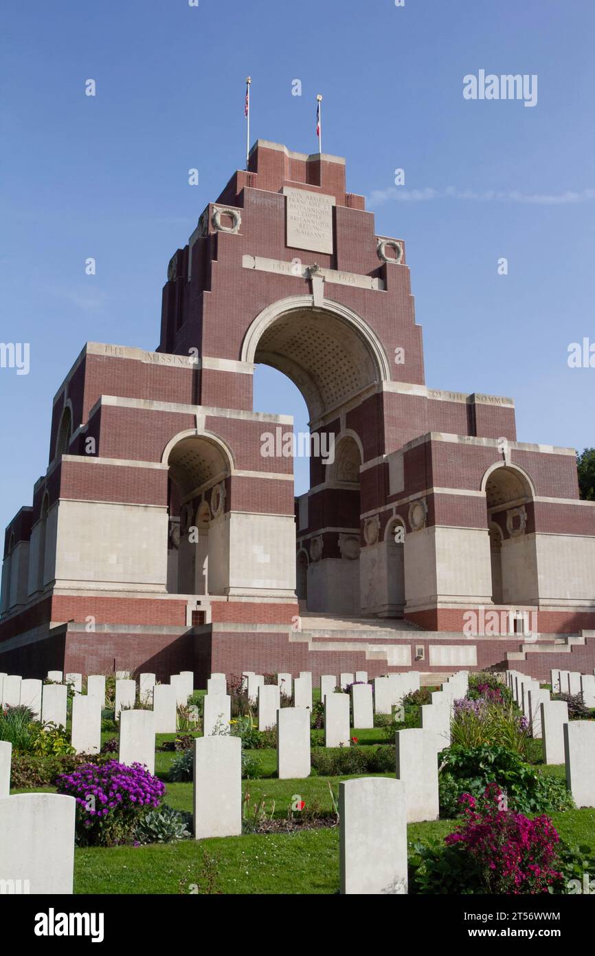 The Thiepval Memorial to the Fallen of the Somme (France): tombstones ...