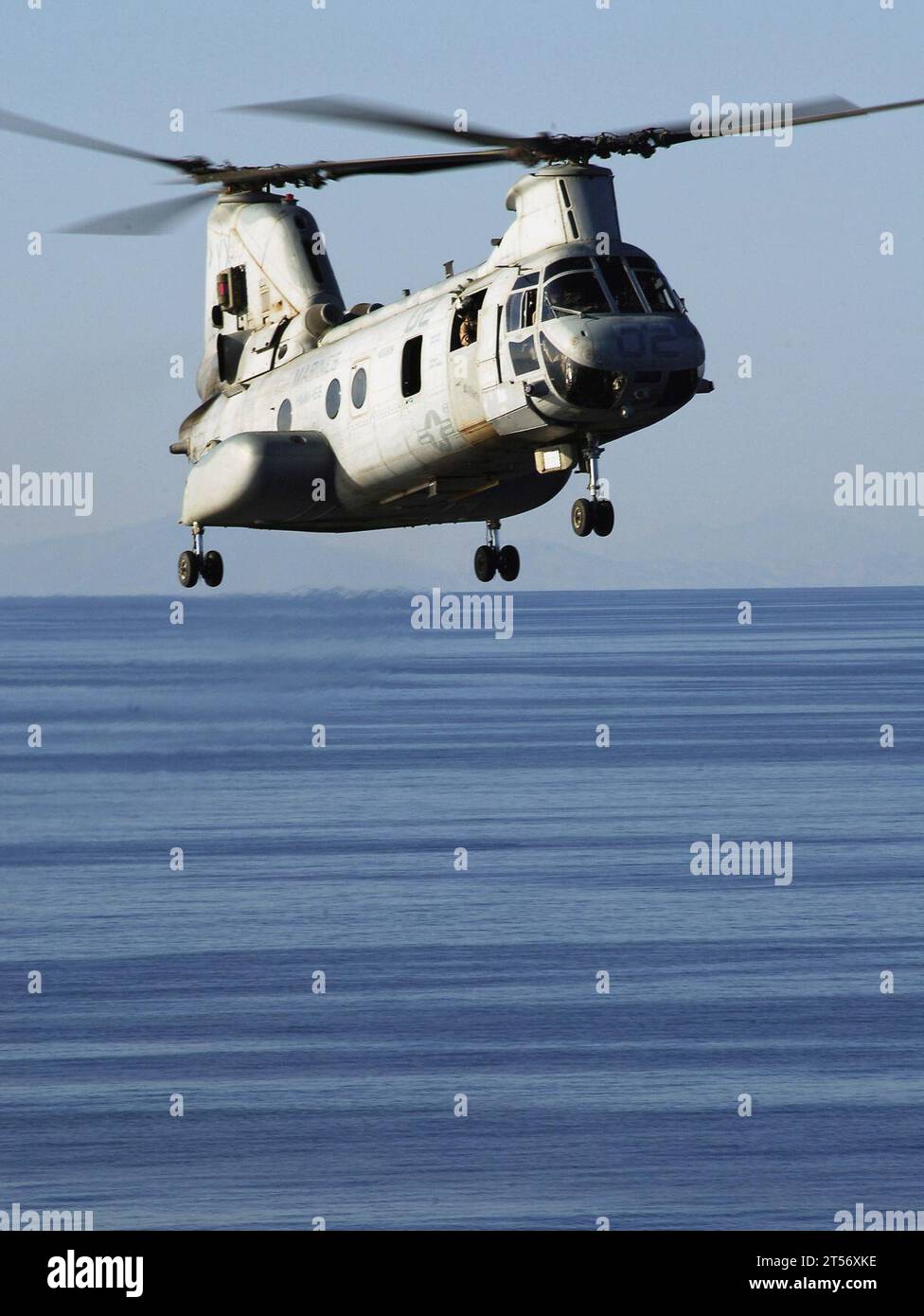US Navy A CH-46 Sea Knight attached to Marine Medium Helicopter ...